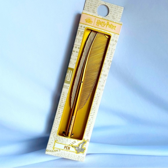 Warner Bros. | Toys | Harry Potter Feather Pen Hogwarts Hufflepuff New ...
